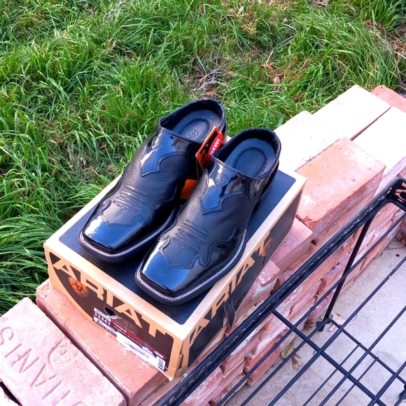 Ariat | Shoes | Ariat Tabitha Slides 85 Medium Black Leather With ...